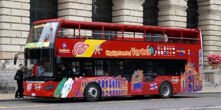 Verona: Hop-on/Hop-off-Bus Stadtrundfahrt in 2026